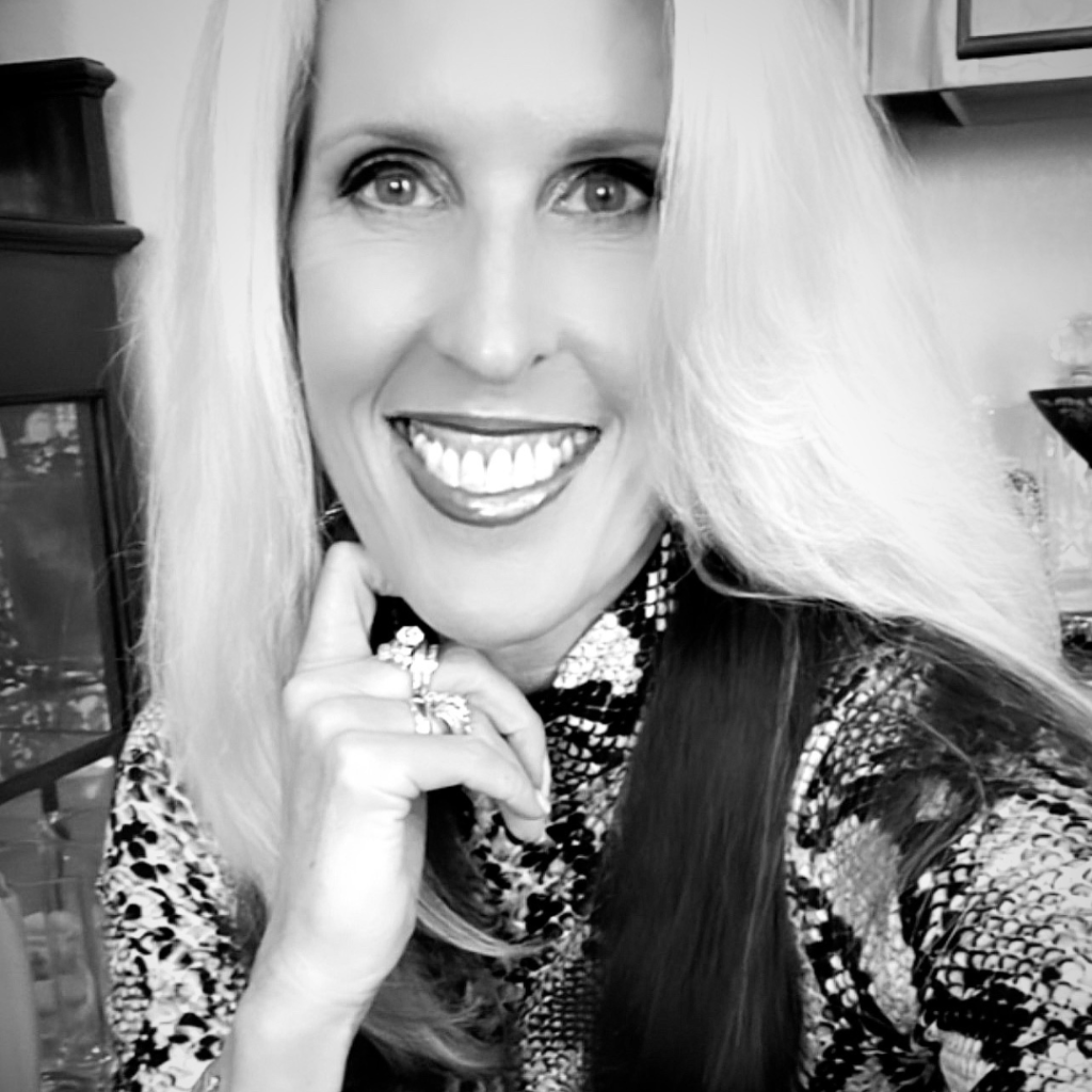 Shop Leslie Gustafson